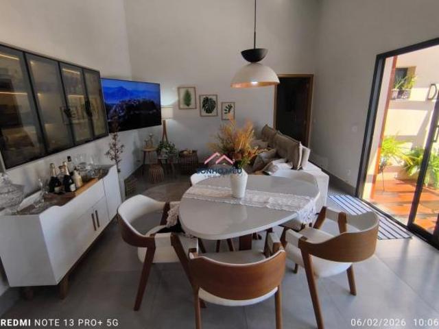 Linda casa, com sala tv, jantar, cozinha planejada, área gourmet com churrasqueira, fogao a lenha, p