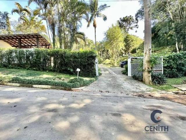 Linda Casa com suítes + LOFT hóspedes e piscina no Algarve por R$ 1.950 mil