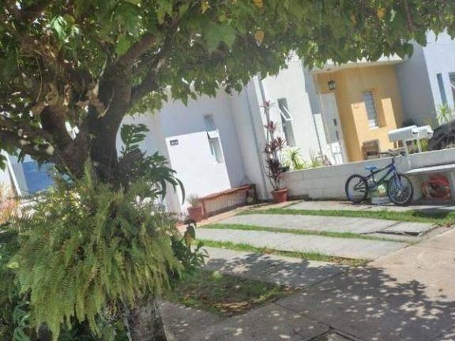 Linda casa condomínio bem localizado