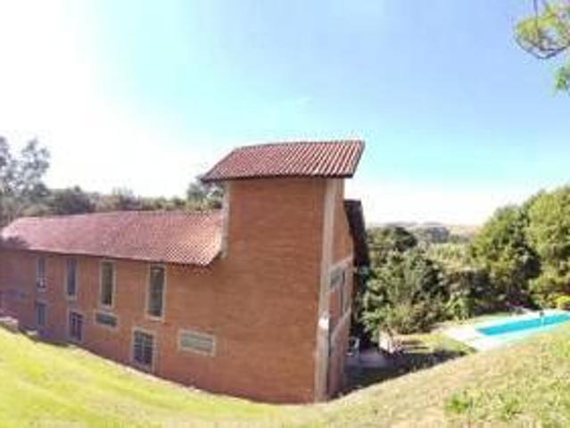 LINDA CASA CONDOMÍNIO FECHADO