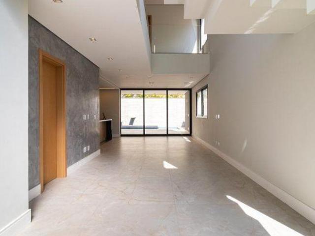 Linda casa Condomínio New Ville