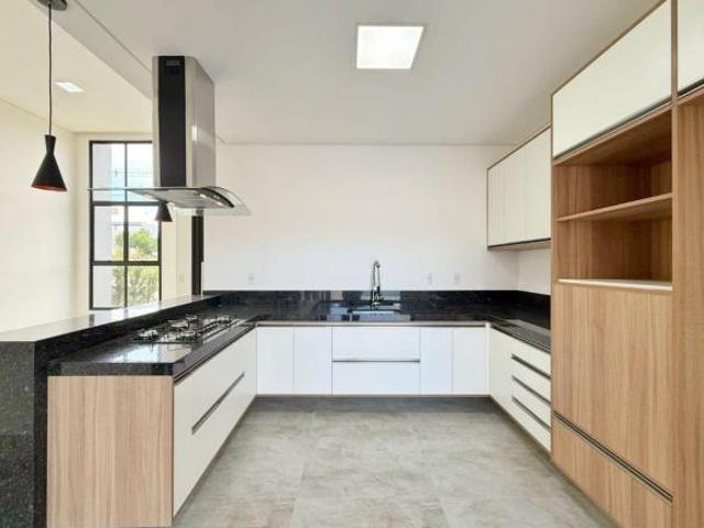 Linda Casa Condominio Piemonte Venda e Locação