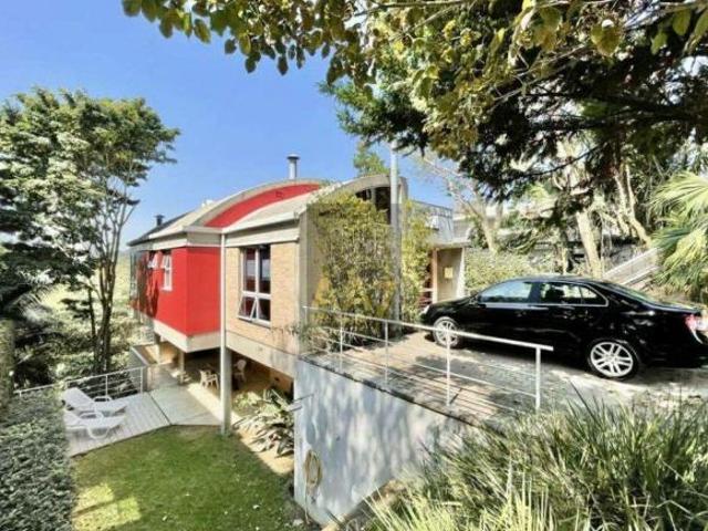 Linda casa Contemporânea em Condomínio