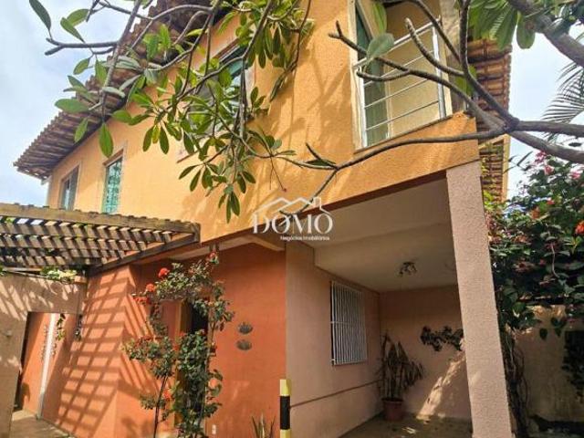 Linda casa duplex com 03 quartos e 01 suíte
