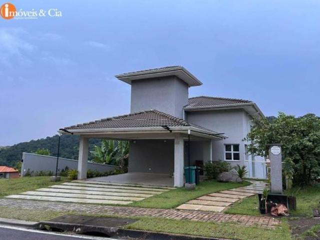 Linda Casa de Alto Padrão à Venda em Atibaia