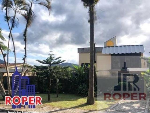 LINDA CASA DE ALTO PADRÃO COM 480 M² ÁREA CONSTRUÍDA À VENDA NO CENTRO DE UBATUBA