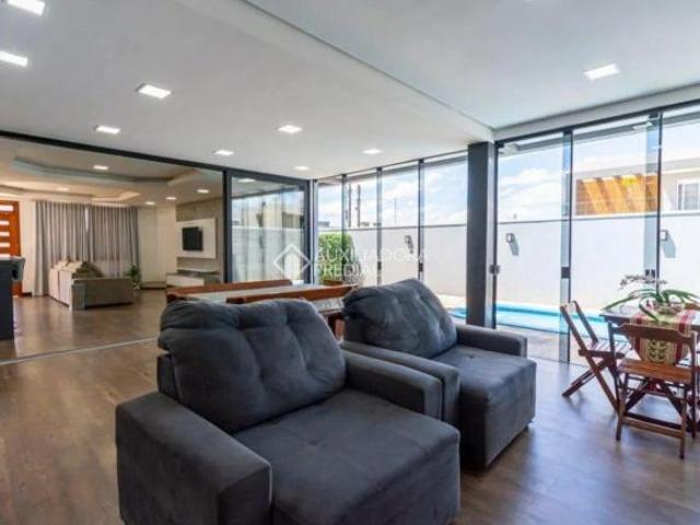 Linda Casa de alto padrão com 260m², nova, com garantia de 5 anos em condomínio fechado com segu