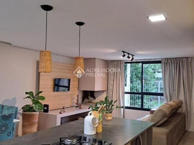 Linda casa de alto padrão com 2 suítes à venda na Vila Ipiranga em Porto Alegre com 131,93 m² de áre