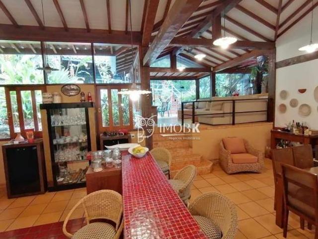 Linda Casa de Alto Padrão em Vinhedo R$ 3.2000,00