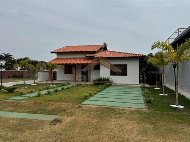 Linda casa de campo no Ninho Verde 1, totalmente mobiliada e piscina aquecida