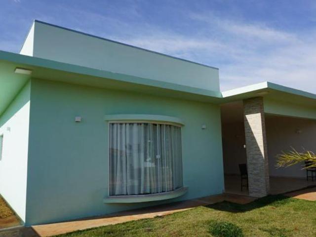 Linda casa de campo, com vista para a represa, de três suítes, a venda, em condomínio fechado