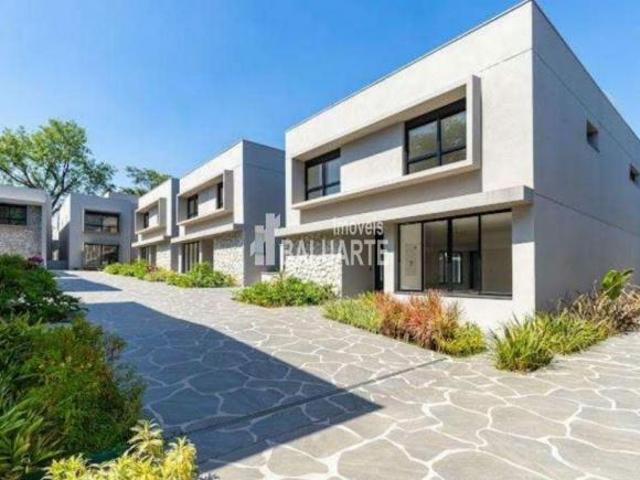 Linda Casa de Condominio!