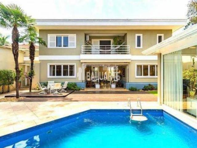 Linda Casa de Condominio!