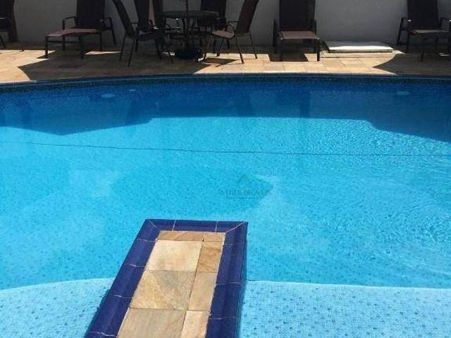 Linda casa de condomínio na Granja Viana