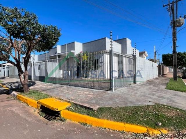 Linda casa de esquina no bairro Parque das Emas