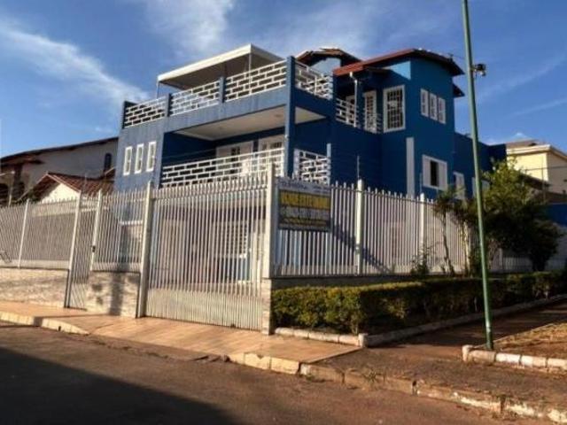 Linda Casa de Esquina no Guará II – 500m² de muito Conforto