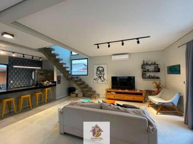 Linda casa de praia com 3 suítes a poucos passos da praia do sapê em Ubatuba SP
