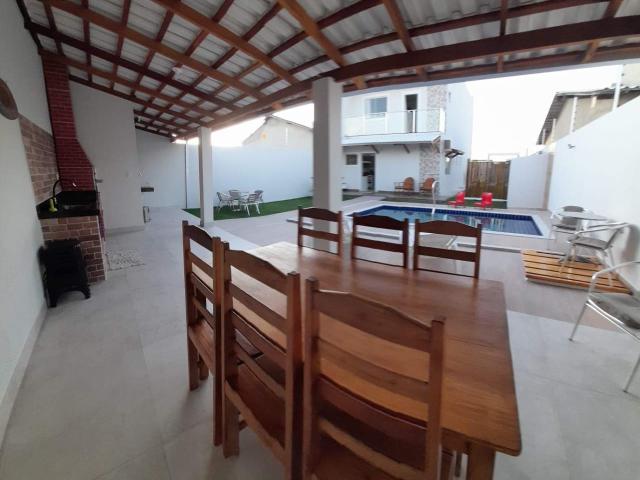 Linda Casa de três suítes