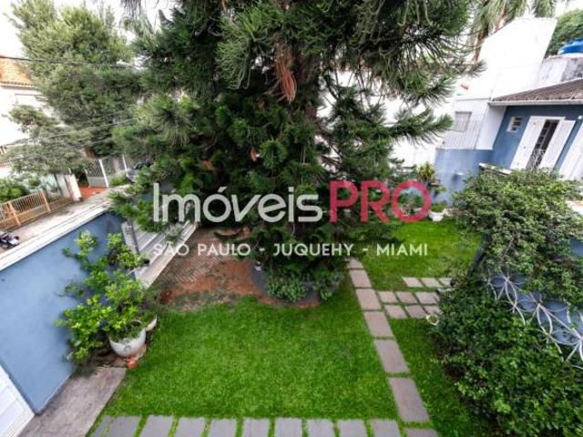 Linda casa de vila com excelente area externa !
