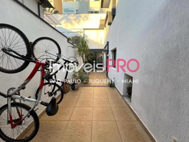 Linda casa de vila na melhor localização de Pinheiros