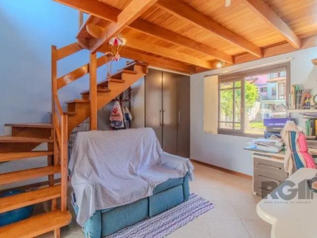 Linda casa de 04 dormitórios com vista livre no Bairro Teresópolis