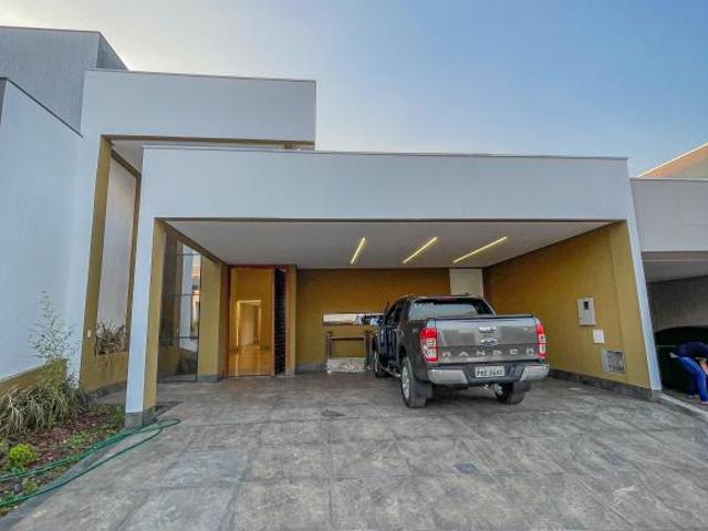 Linda Casa de 04 Suites em Arniqueiras