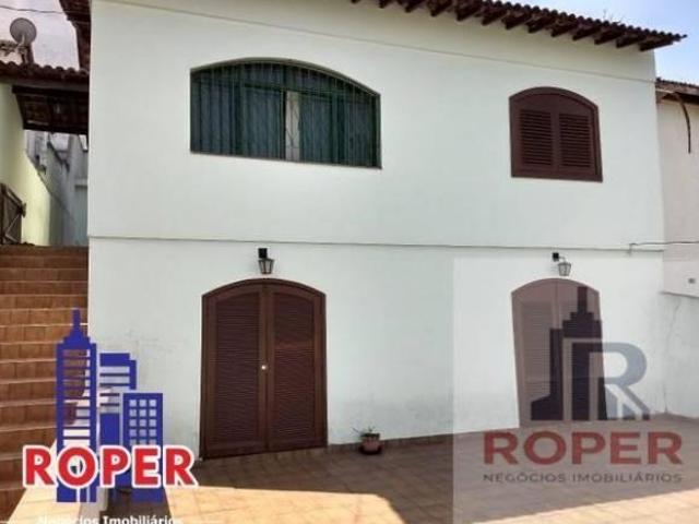 LINDA CASA DE 197 M²/ 3 DORMITÓRIOS/ 4 VAGAS QUE PODE SER TRANSFOMADA EM SALÃO COMERCIAL À VENDA PR