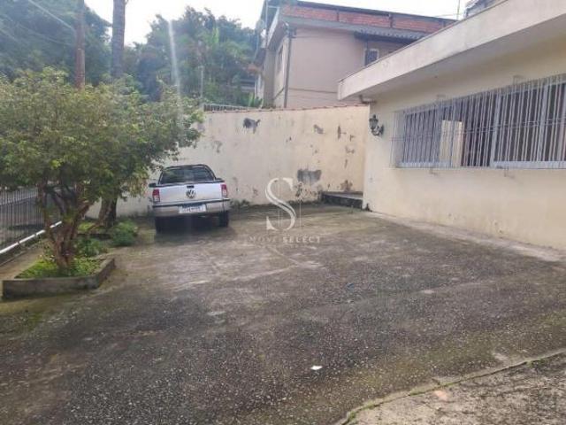 LINDA CASA DE 251M² POSSUI 2 QUARTOS, SALA, COZINHA, 2 BANHEIROS E GARAGEM AMPLA