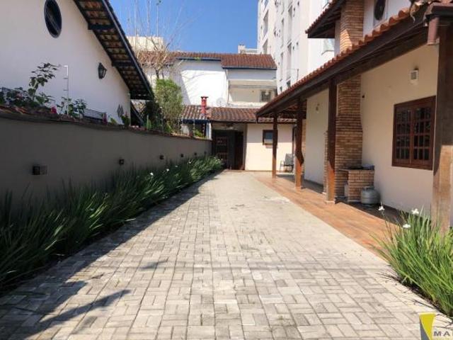 Linda Casa de 237m² com Piscina e Jacuzzi, entre as Praias Itaguá, Praia Grande e Tenório! Raridade!
