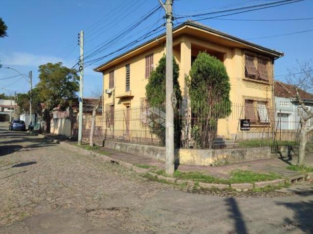Linda casa de 2 andares à venda na Glória 4 dormitórios e pátio espaçoso