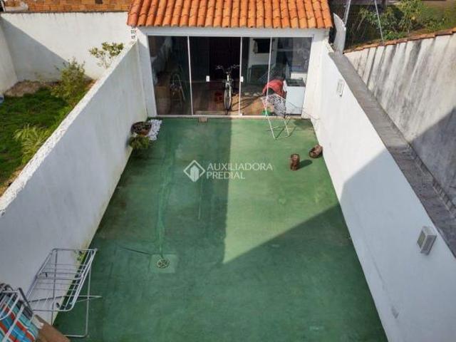 Linda casa de 2 dorm. em bairro nobre de Pelotas
