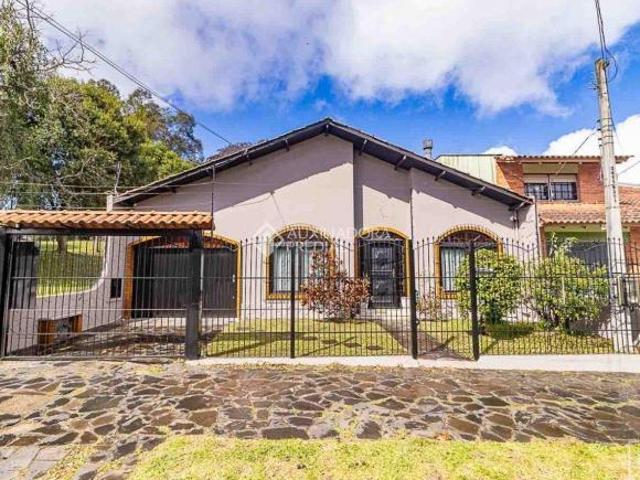 Linda casa de 3 dormitórios próxio a PUCRS