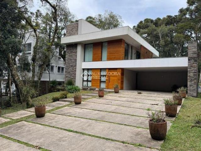 Linda casa de 3 suítes no Reserva da Serra em Canela !