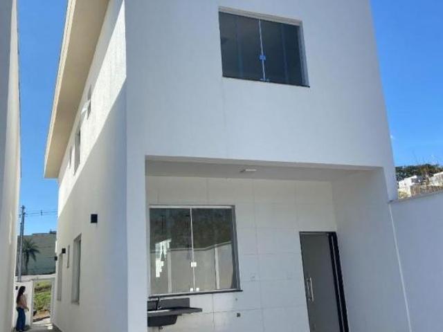 Linda Casa de 3 Quartos com Acabamento de Alto Padrão no Vesper Triângulo em Pedro Leopoldo