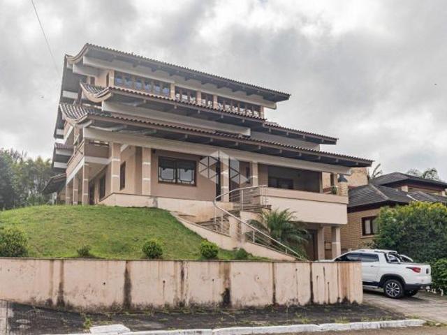 Linda Casa de 4 dormitórios e 2 suítes, no Condomínio Condado de Castella/Viamão