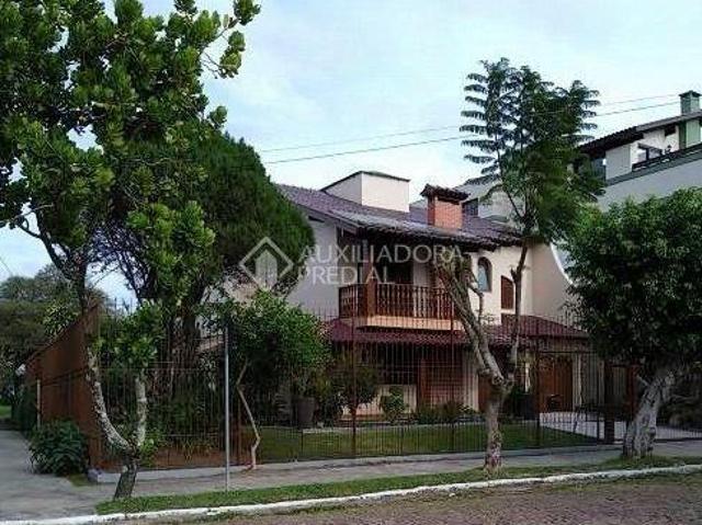 LINDA CASA DE 4 DORMITÓRIOS E PISCINA PRÓXIMO A PUC