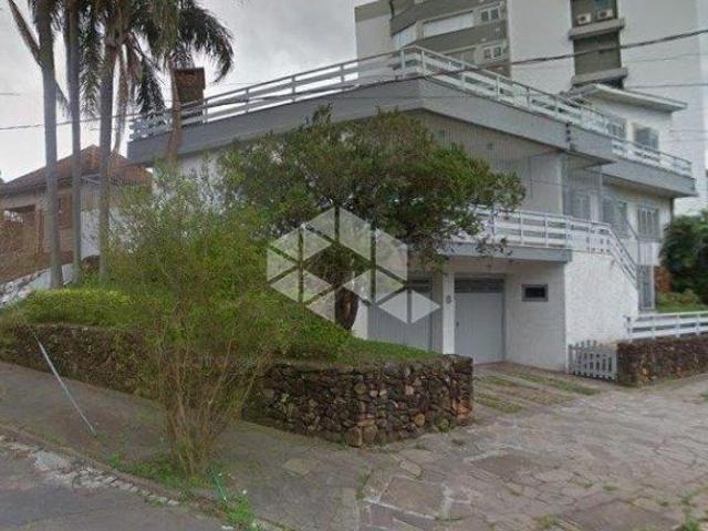 Linda casa de 4 dormitórios na Vila Ipiranga, Porto Alegre/RS