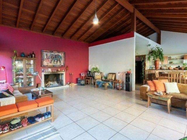 Linda casa de 4 dormitórios, sendo 2 suítes, no bairro Tristeza COD: 13380