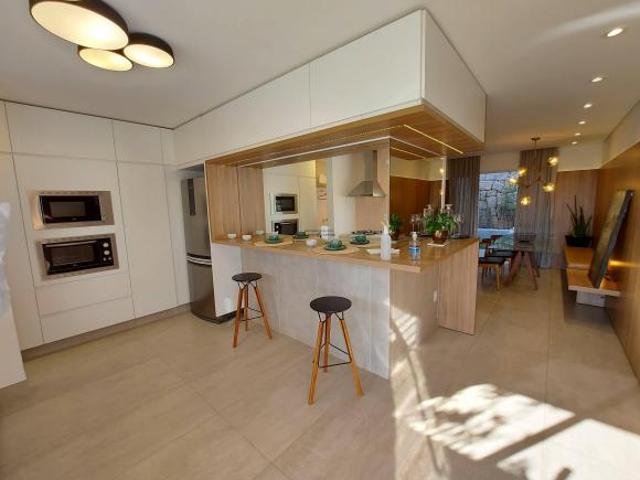 LINDA CASA DECORADA A VENDA 3 DORMITÓRIOS 1 SUITE COM CLOSET PORTEIRA FECHADA