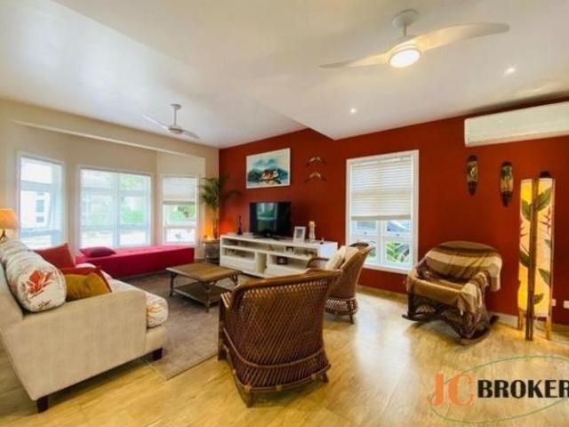 Linda casa dentro de condomínio a 80m da Praia de Juquehy