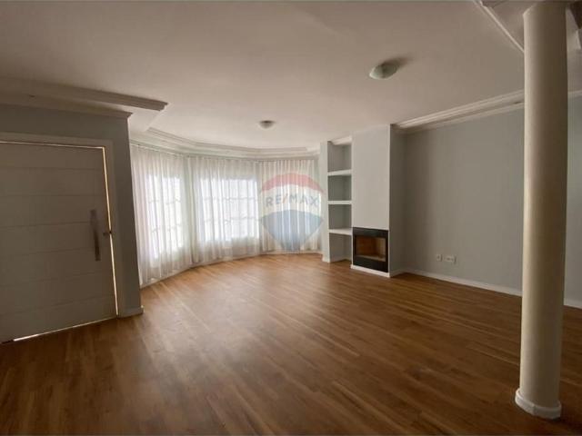 linda casa dentro do condomínio jequitibás
