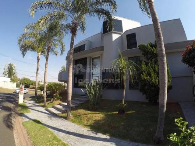 Linda casa em ótima localização no condomino Damha 4