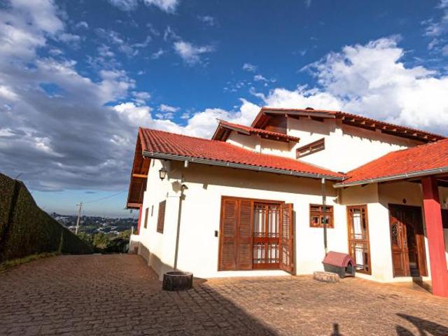 Linda casa em amplo terreno em Almirante Tamandaré!