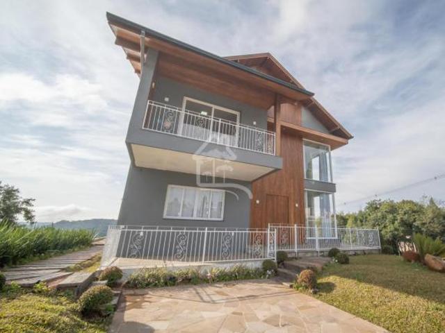 LINDA CASA EM BAIRRO TRANQUILO DE GRAMADO