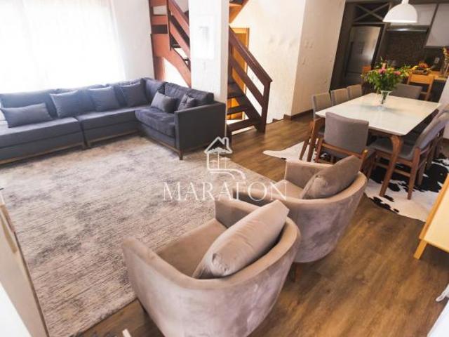 LINDA CASA EM BAIRRO NOBRE