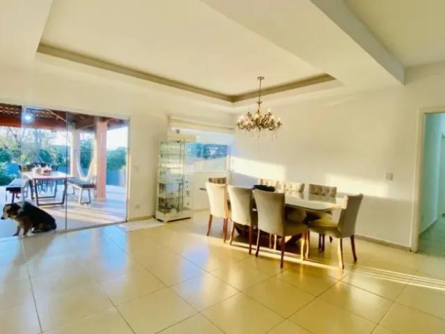 Linda casa em condomínio. Invista em uma casa que valoriza o seu estilo de vida e bem estar!