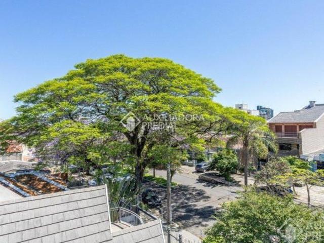 Linda casa em condomnio, Bairro São João em Porto Alegre! 3 quartos 1 suite, 3 vagas cobertas