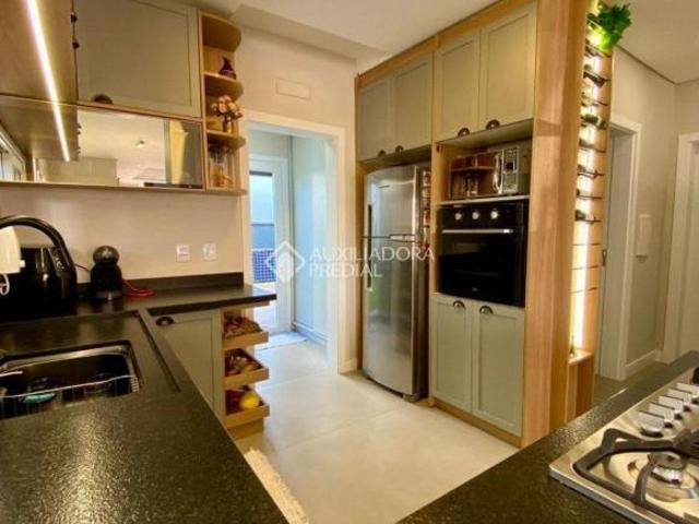 Linda casa em condomínio