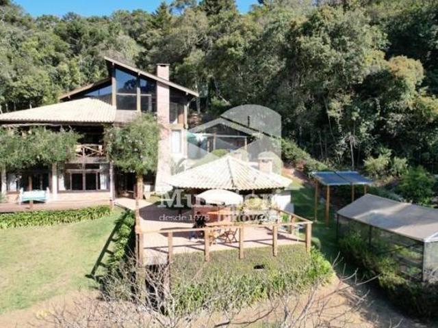 Linda casa em Condomínio