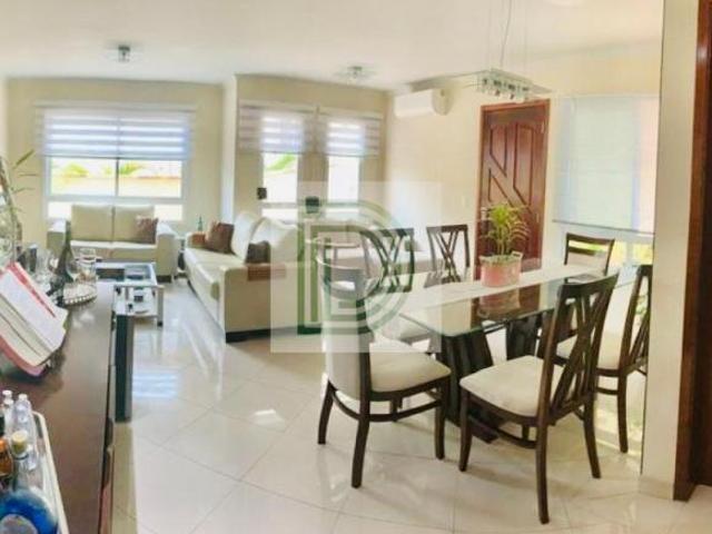 Linda Casa em Condomínio